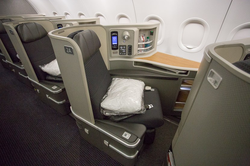 Ulasan: American Airlines First Class A321T Los Angeles to New York ...