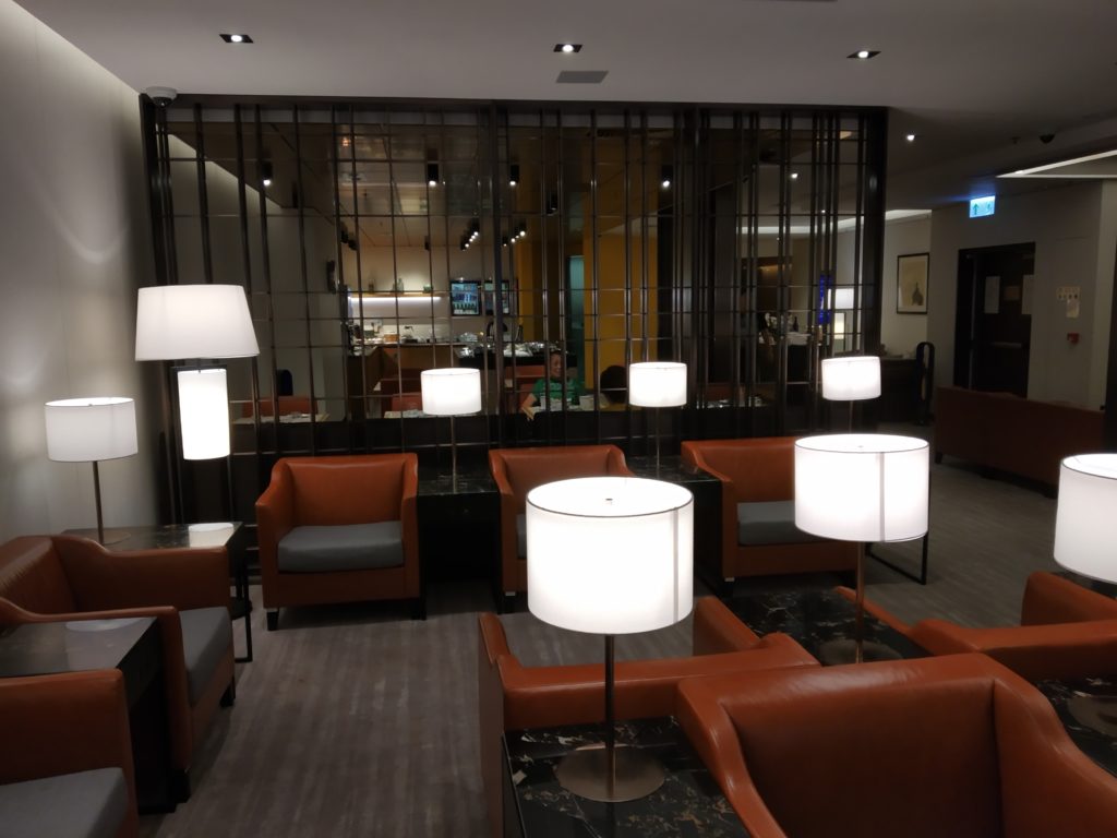 Lounge Review: SilverKris First Class Lounge Hong Kong - PinterPoin