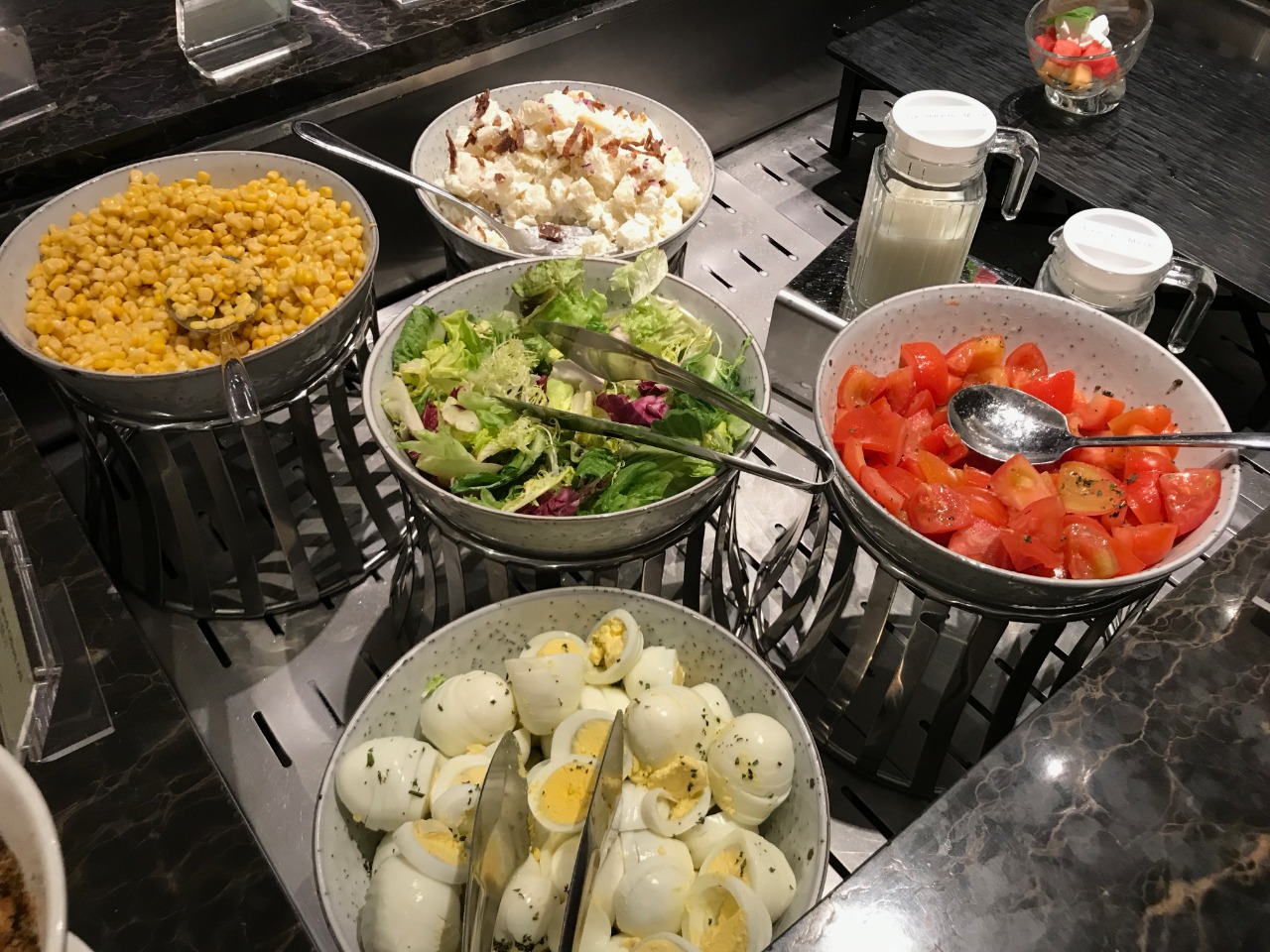Lounge Review: SilverKris Business Class Lounge Hong Kong - PinterPoin