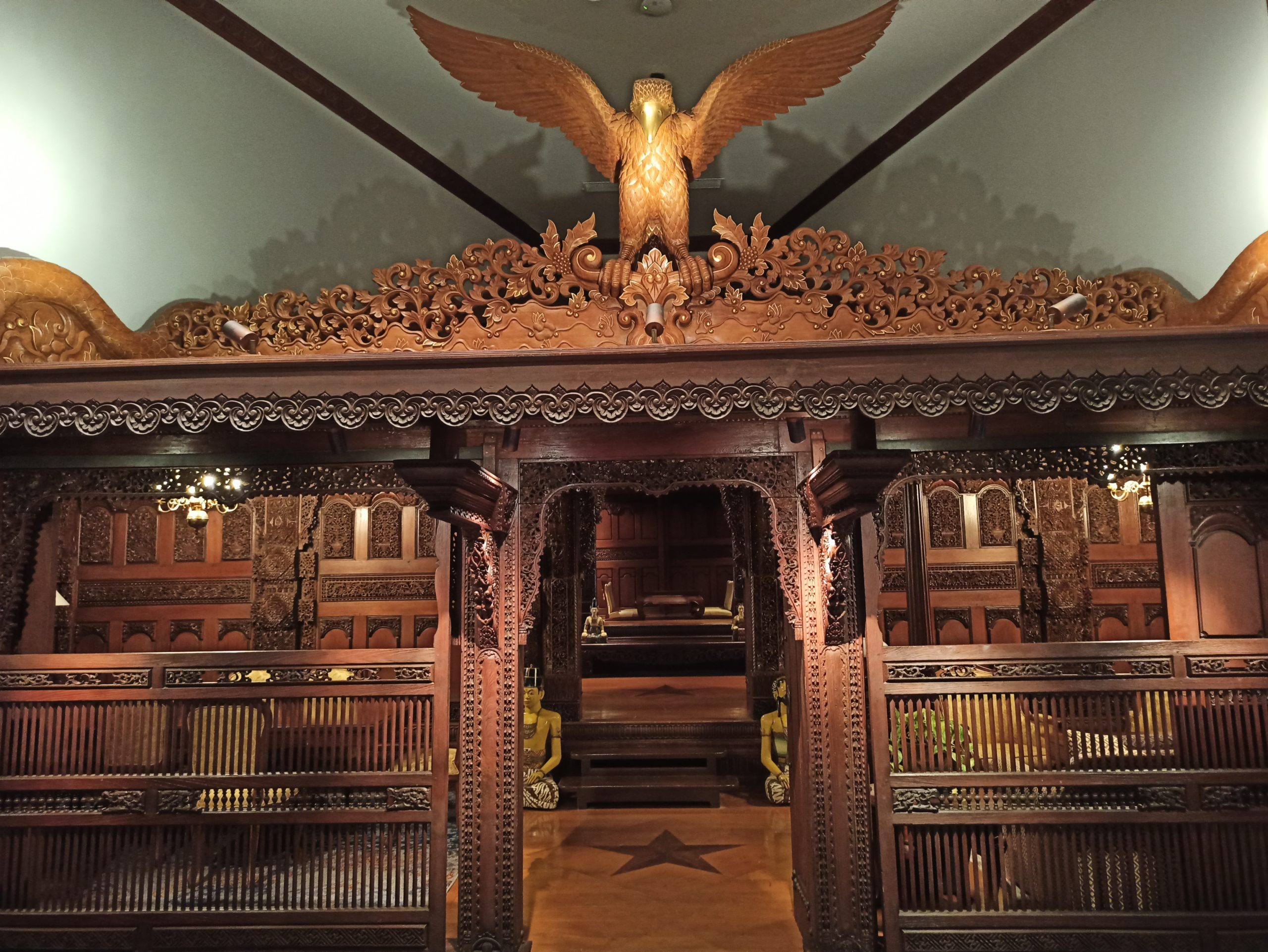 Sneak Peek: Rumah Kudus - Inikah Suite Room Paling Antik di Indonesia ...