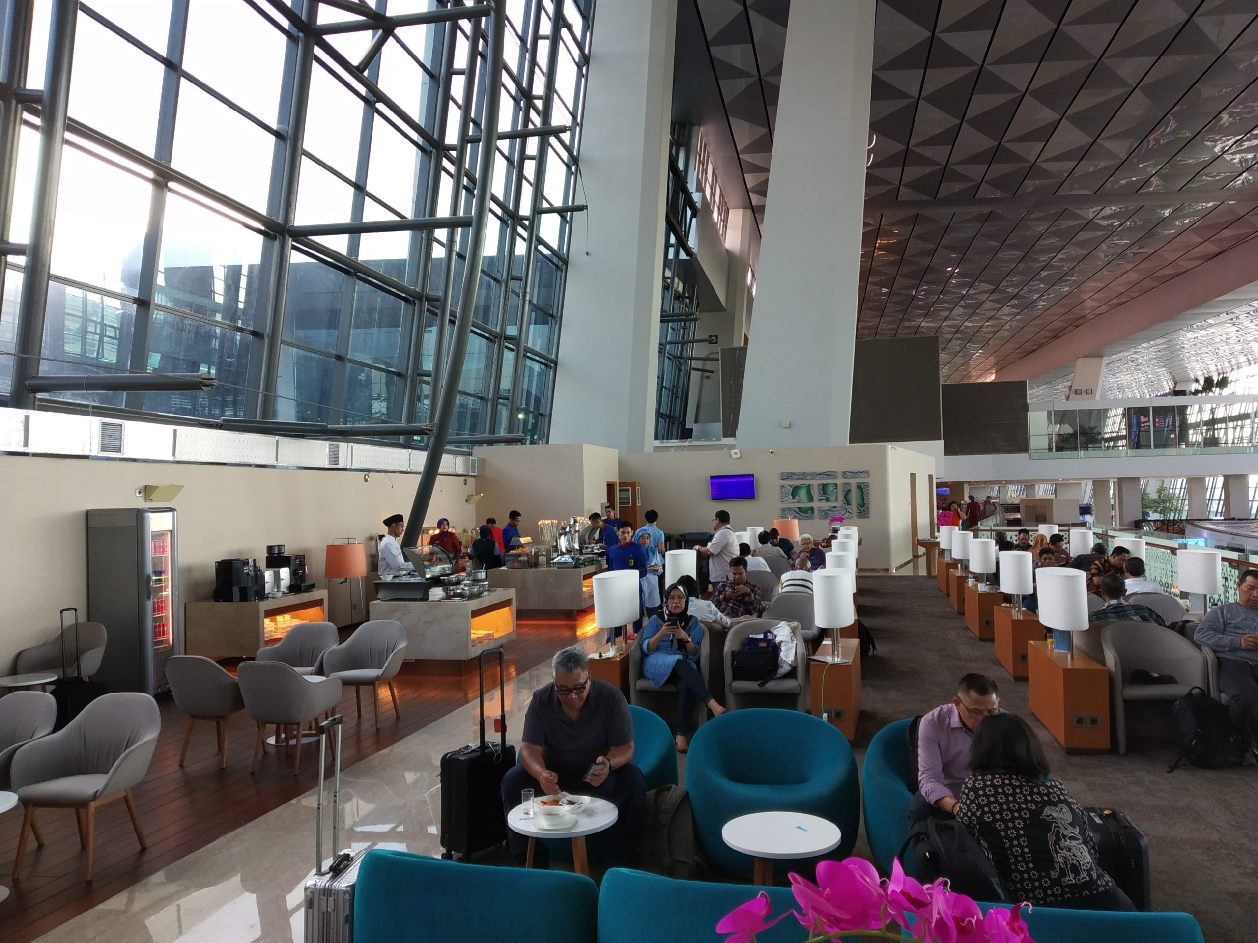 Garuda Indonesia Kembali Jual Akses Lounge untuk Penumpang Economy ...