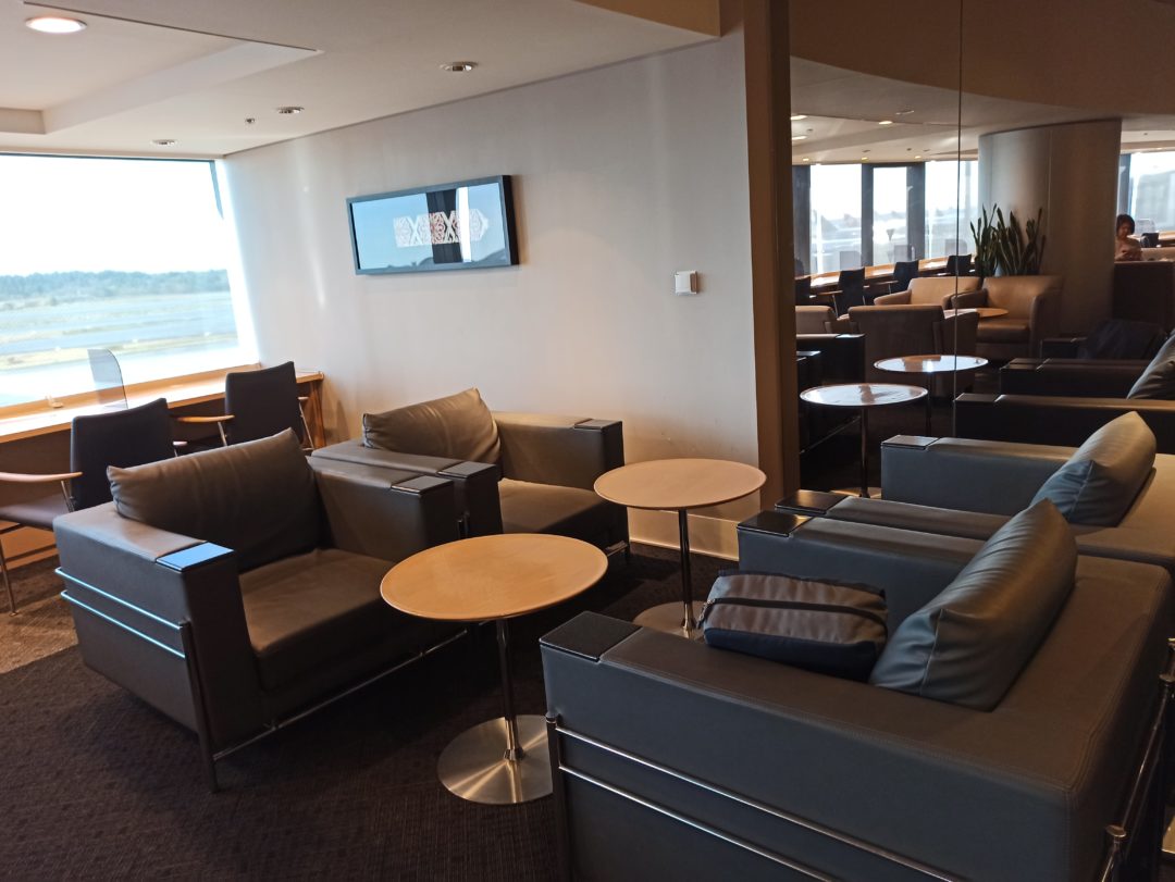 Panduan Lengkap Garuda Indonesia First Class - PinterPoin