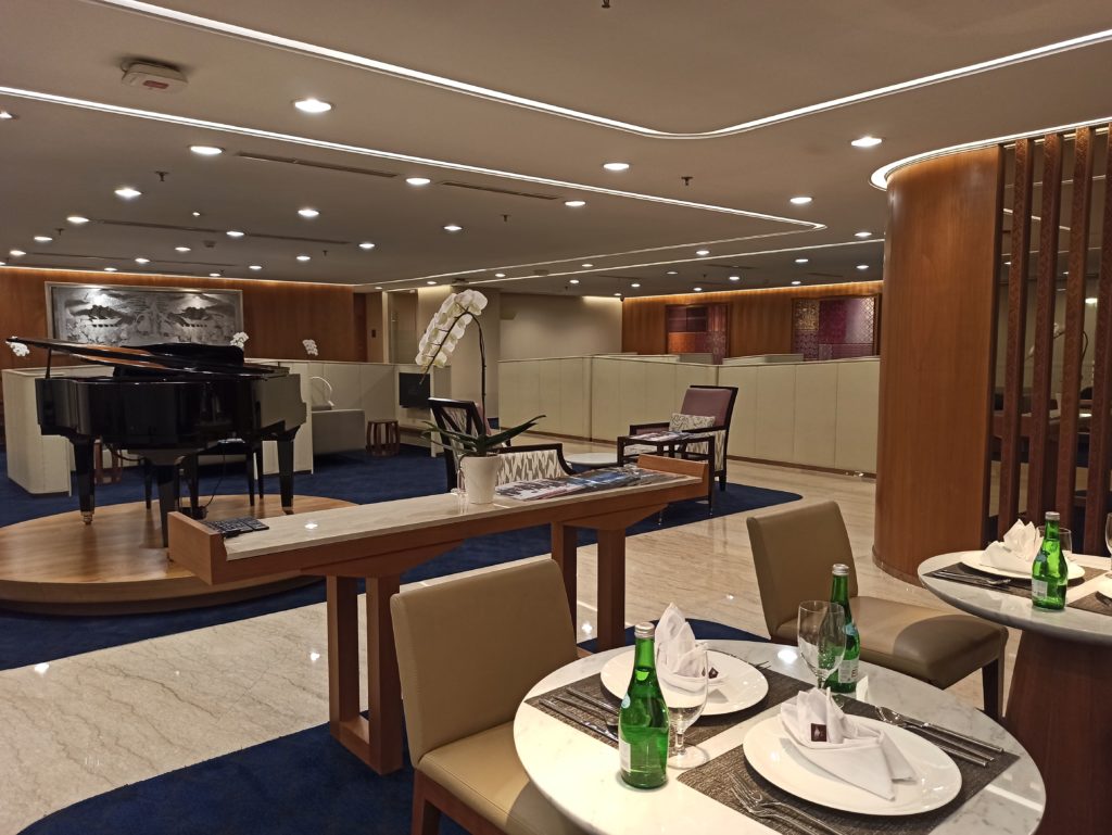 Panduan Lengkap Garuda Indonesia First Class - PinterPoin