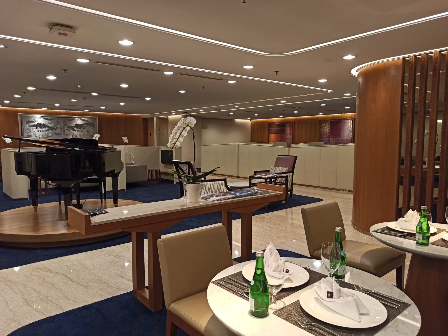 Panduan Lengkap Garuda Indonesia First Class - PinterPoin