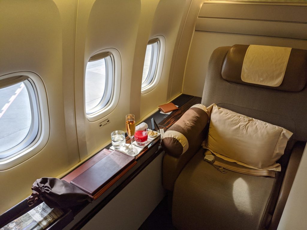 Panduan Lengkap Garuda Indonesia First Class - PinterPoin