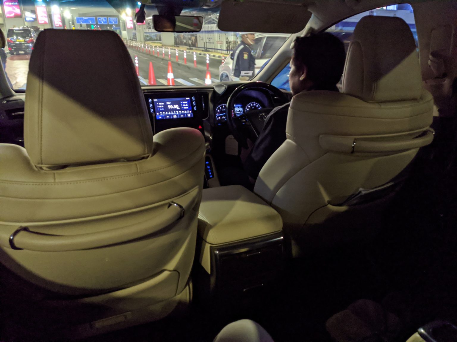 Panduan Lengkap Garuda Indonesia First Class - PinterPoin