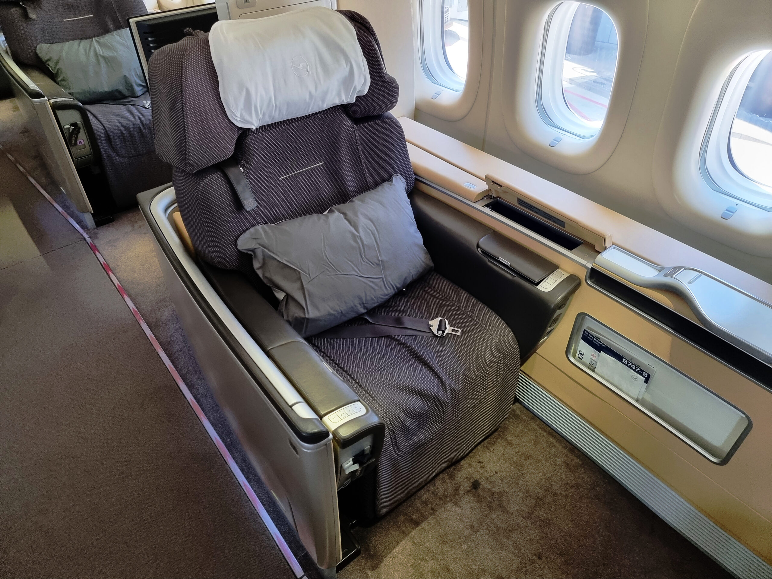 Flight Review: Lufthansa First Class Frankfurt (FRA) - Washington (IAD ...