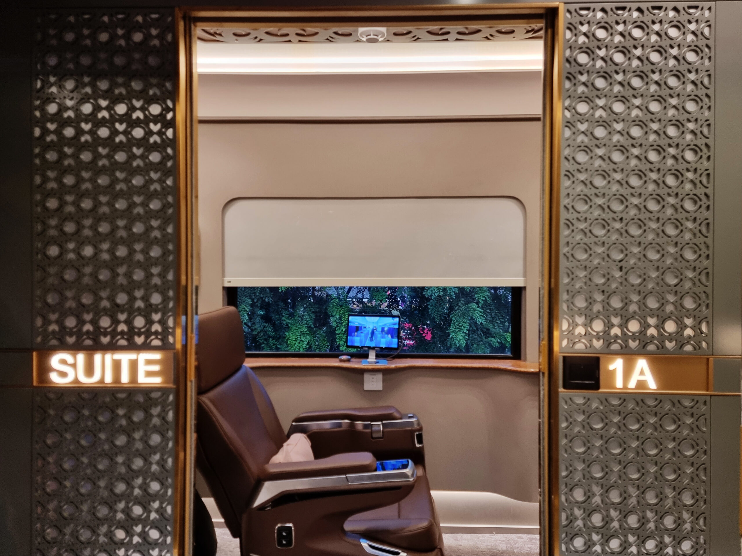 Train Review: KAI Compartment Suites Class "Bima" Jakarta - Surabaya ...