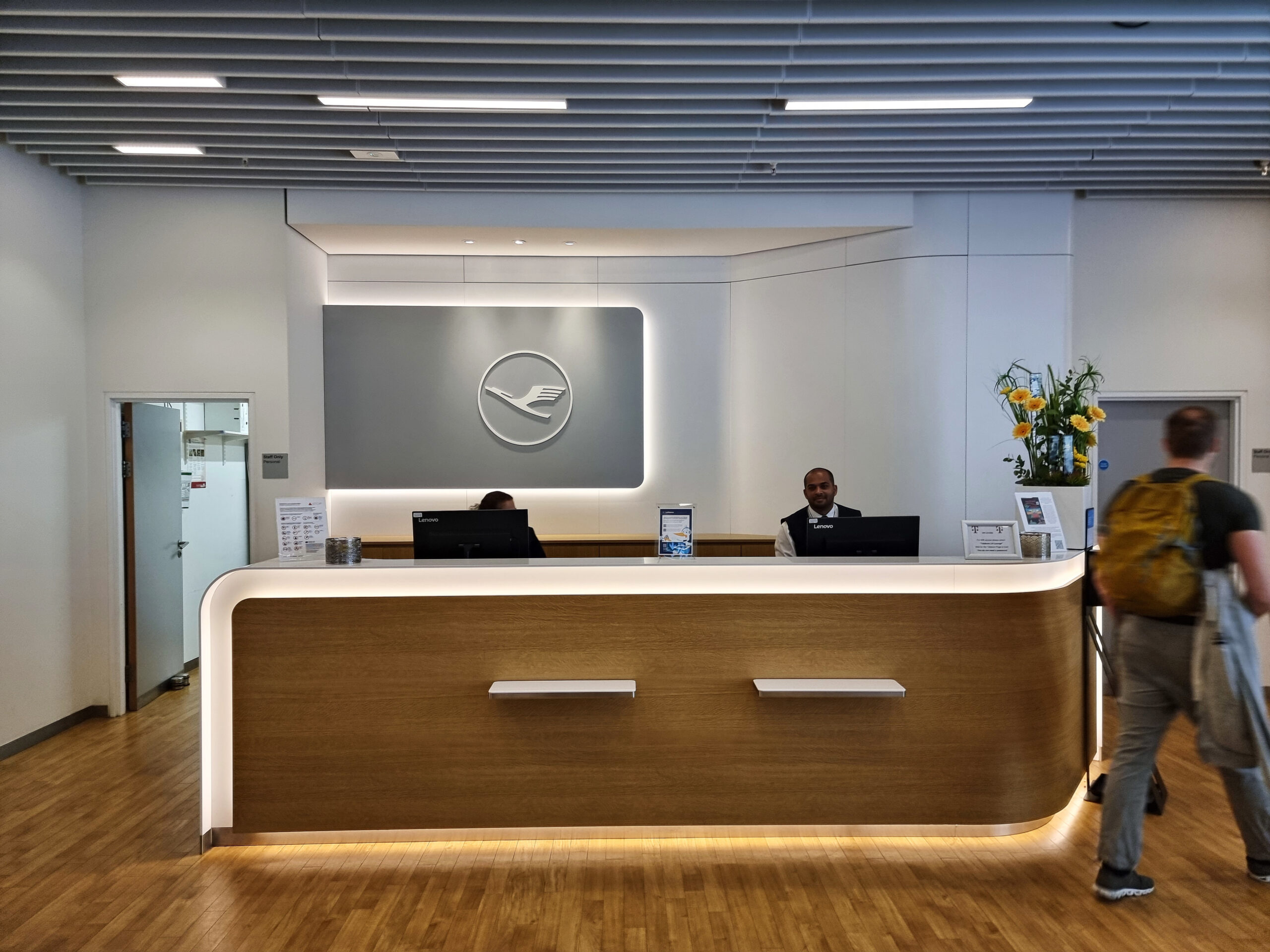 Lounge Review: Lufthansa Senator & Business Lounge London (LHR ...
