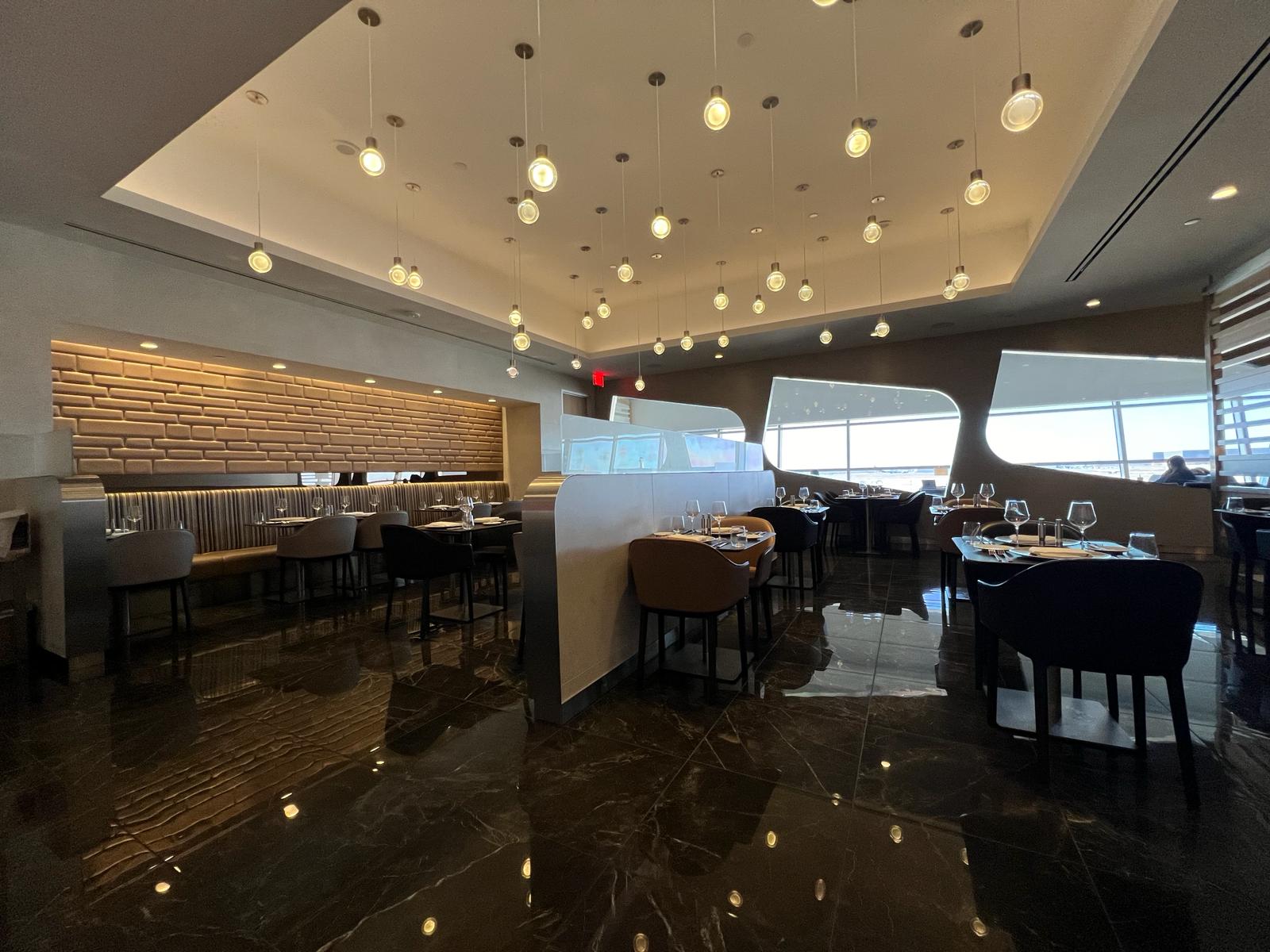 Review: American Airlines Flagship First Dining Dallas DFW - PinterPoin