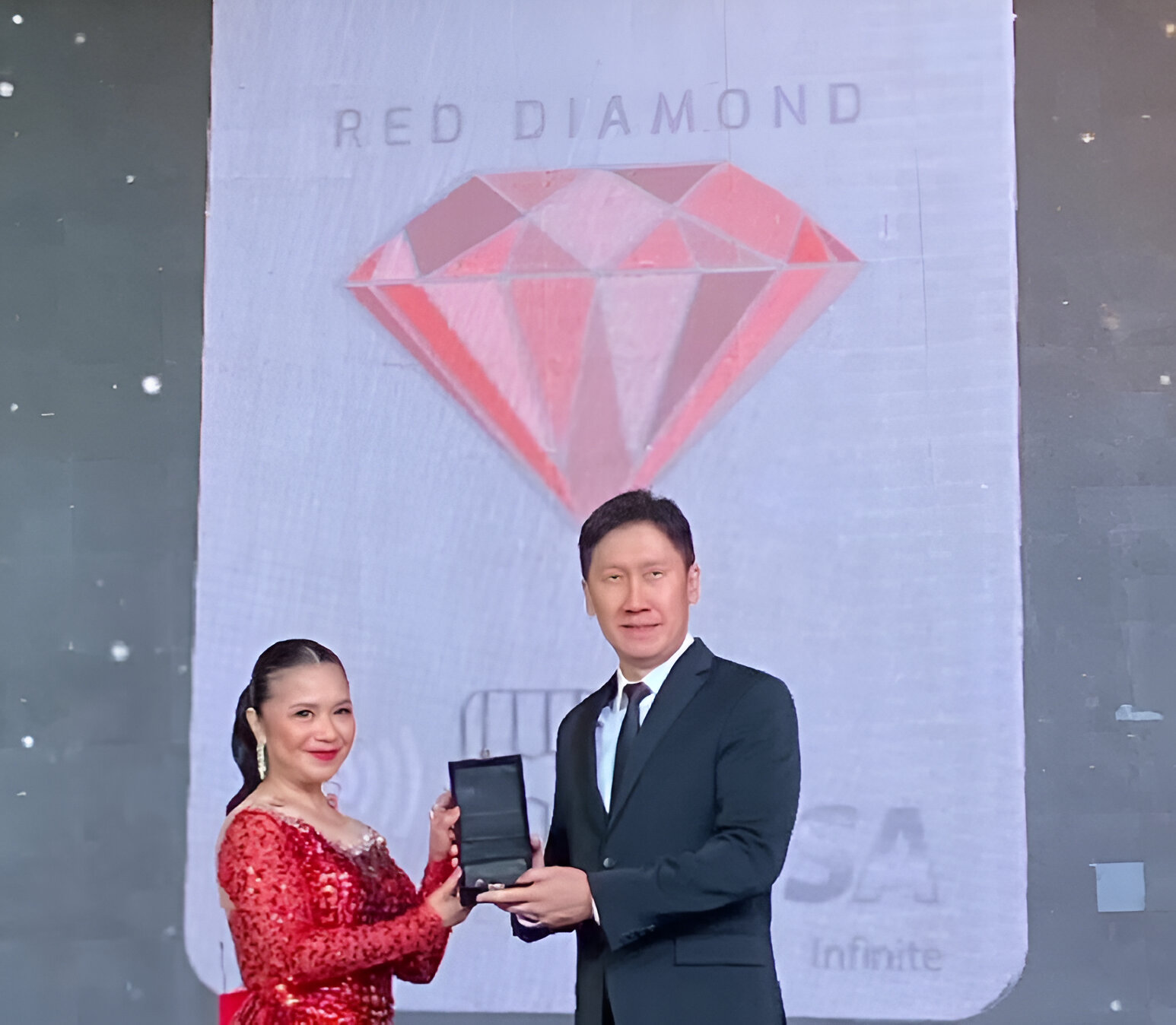 Sinarmas Red Diamond: Kartu Kredit Spesial Paling Misterius Saat Ini - PinterPoin